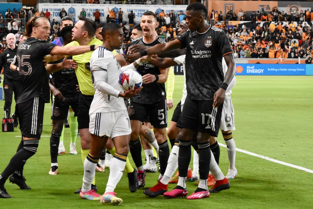 Home Cookin! Houston Dynamo beat LA Galaxy in 3-0 rout